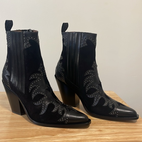 Sartore | Shoes | Sartore 45mm Studdetail Western Style Leather Boots ...